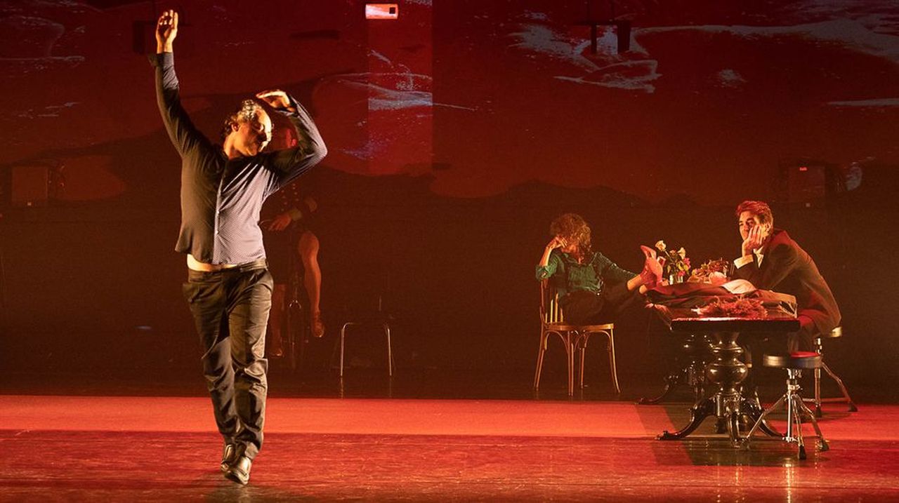 Matarile ofrece 10 funciones de «Fráxil» en el Salón Teatro