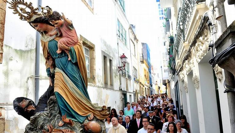 La procesión de la Virgen del Mar llenó las calles de Cedeira