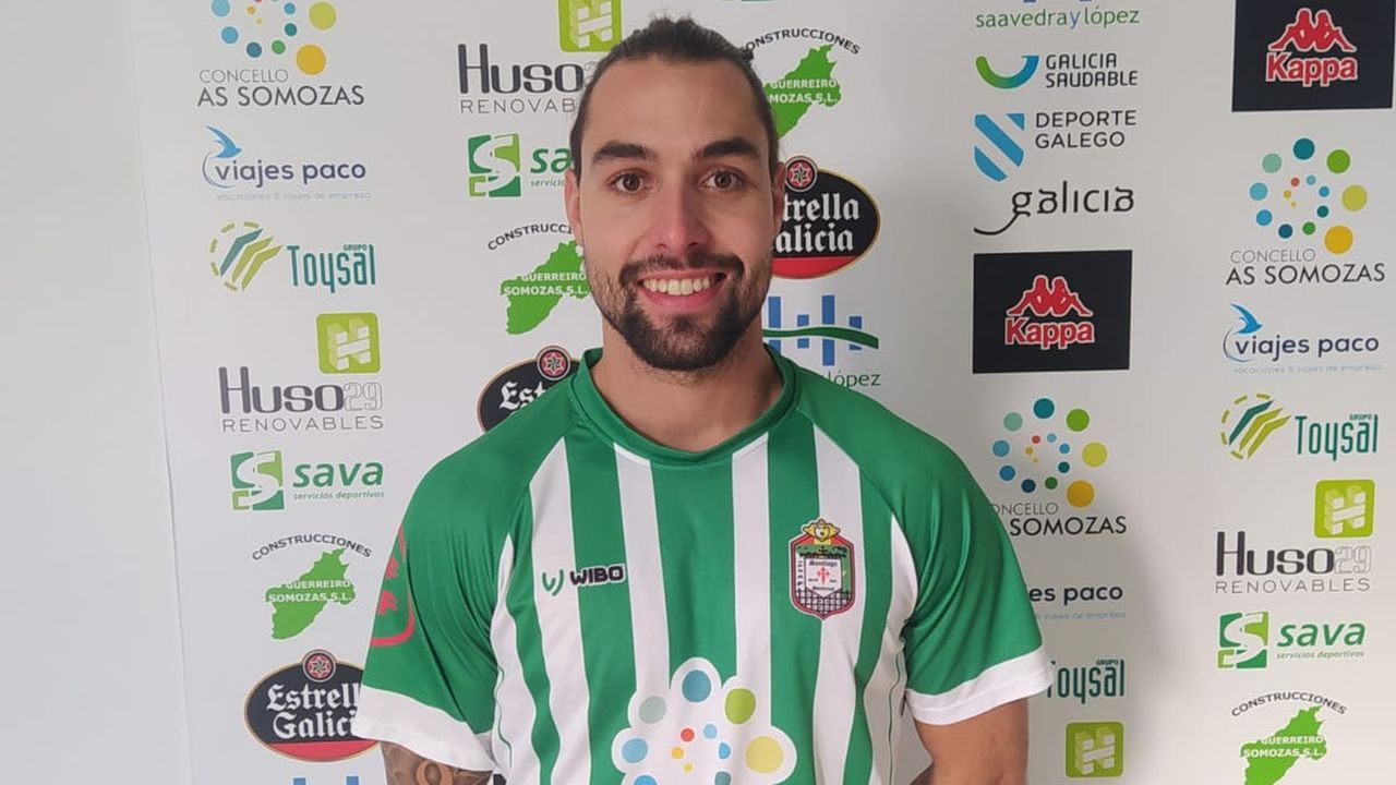 El Arousa refuerza su delantera con la llegada de Rubo