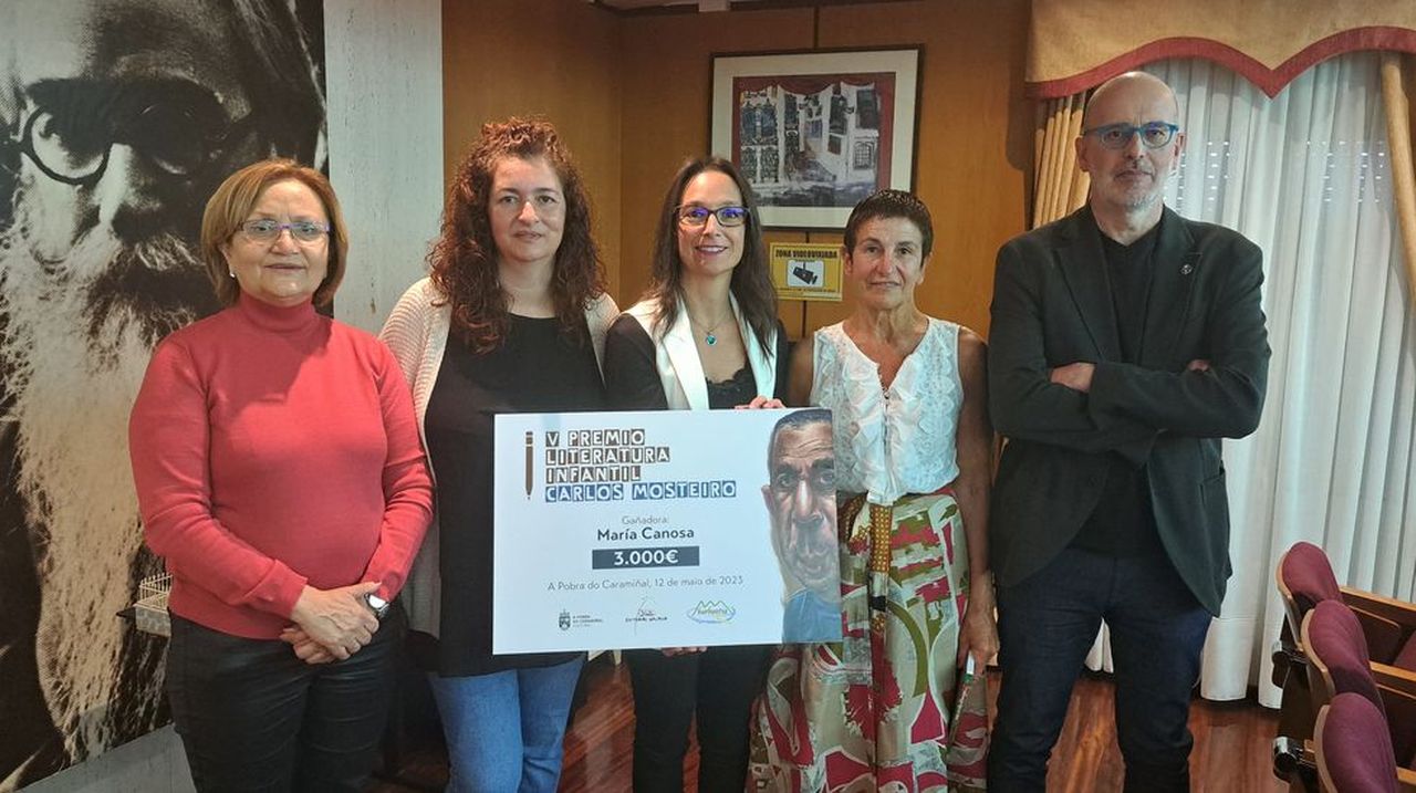 María Canosa recibe na Pobra o premio Carlos Mosteiro