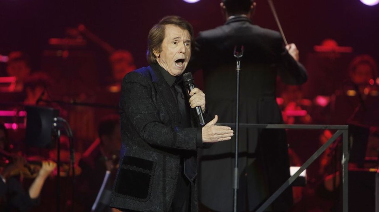 Raphael canta en tres horas sus clásicos y las nuevas canciones