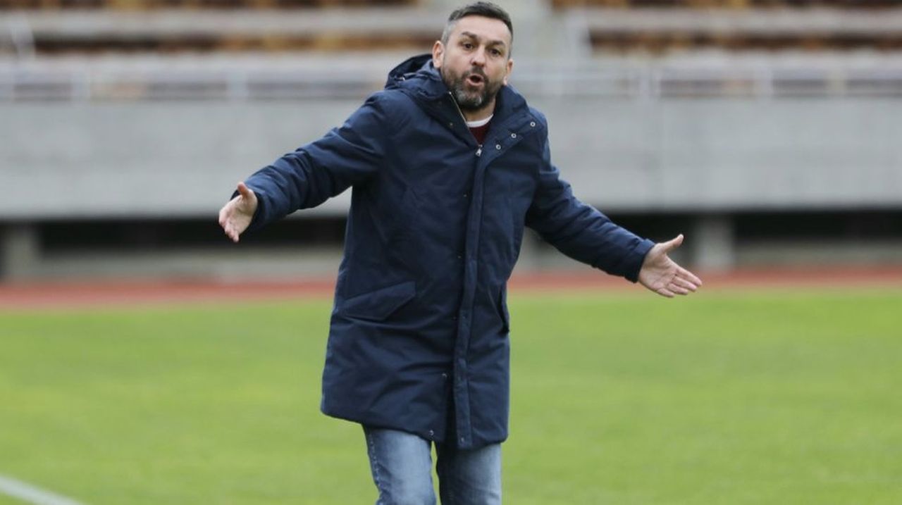 Míchel Alonso, entrenador del Compostela: «Tras la expulsión, tuvimos ...