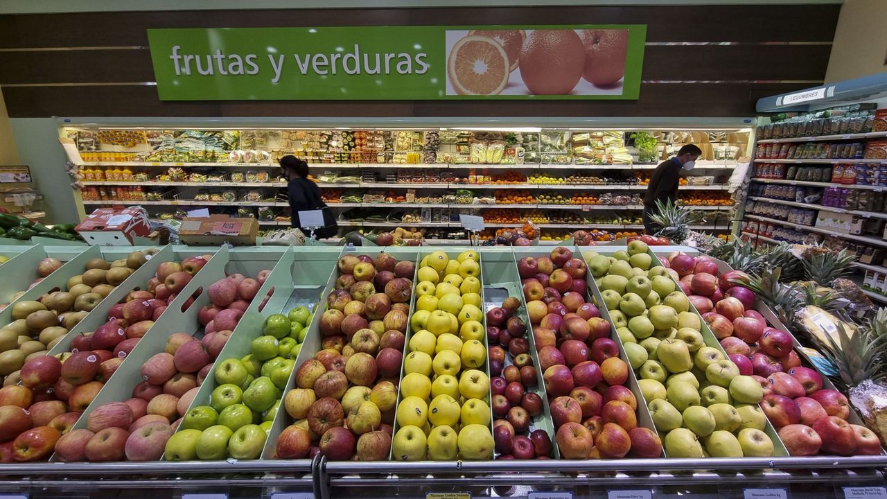 Multas para evitar seguir tirando comida a la basura