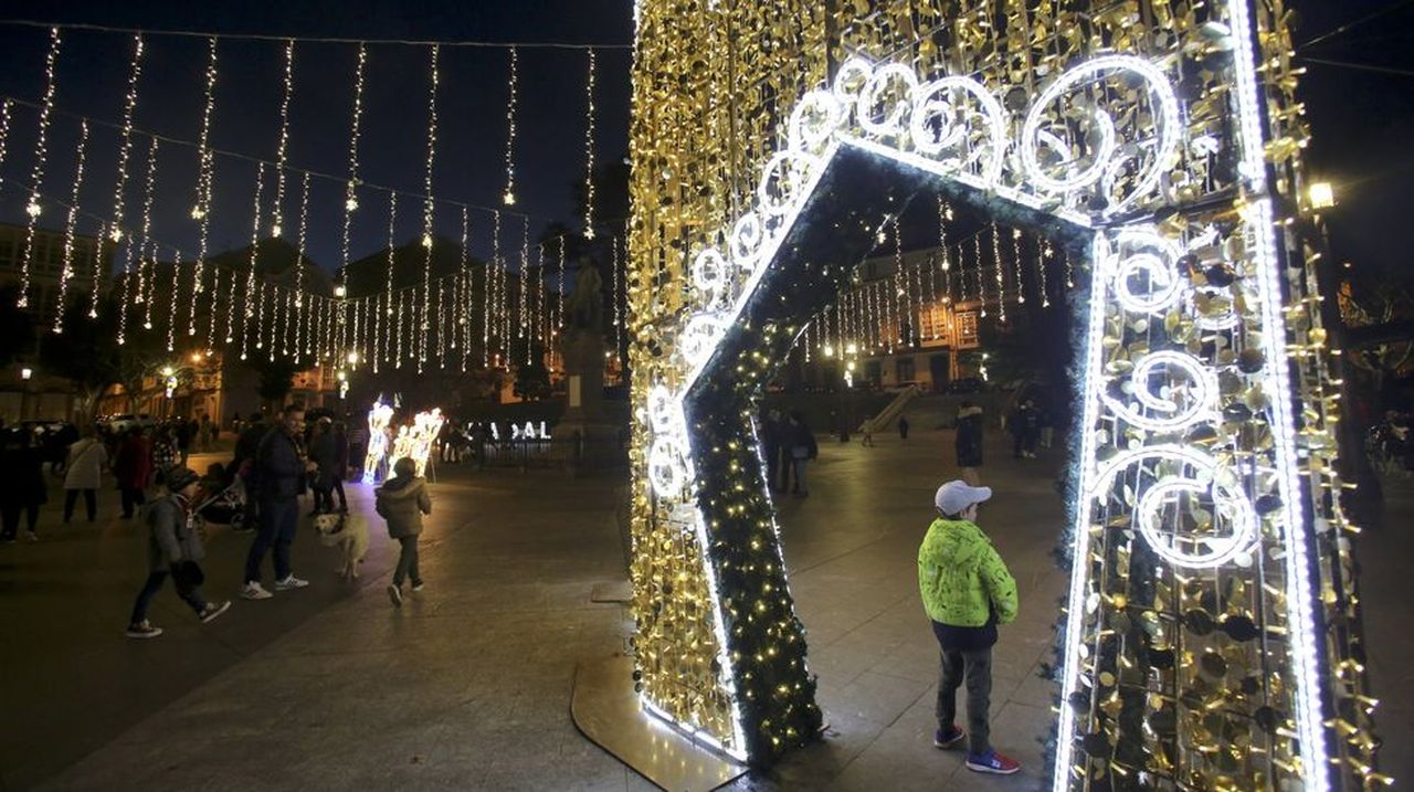 Medio millar de motivos luminosos alumbrarán la Navidad en Ferrol