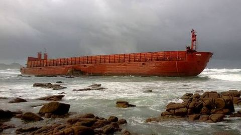 Diez años del último gran barco embarrancado en la Costa da Morte