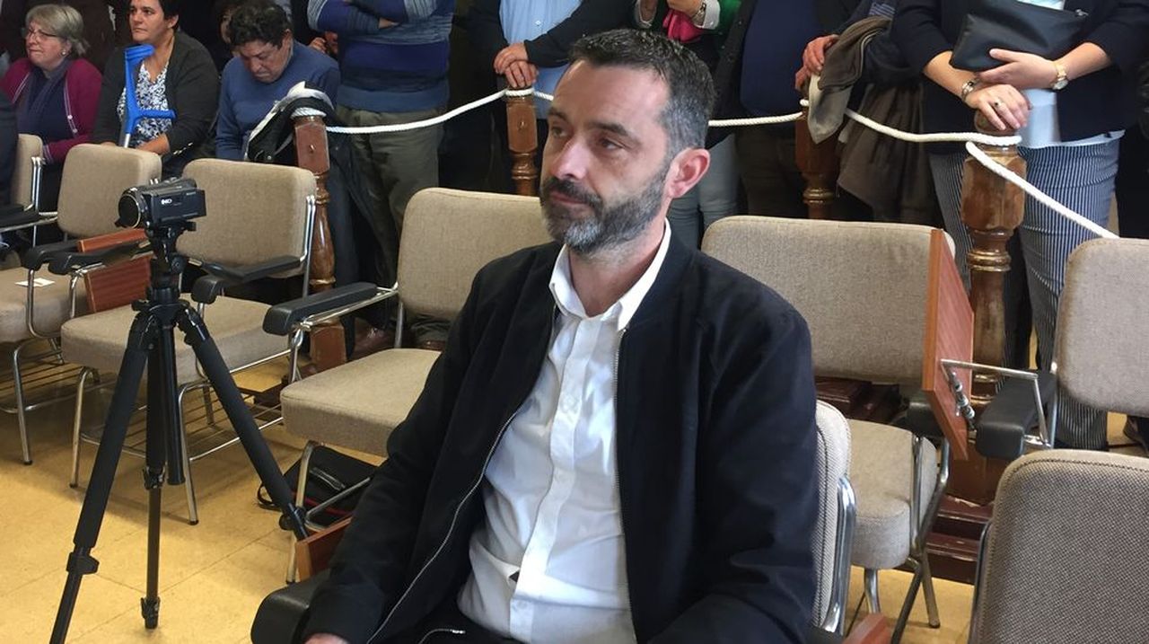 El voto del alcalde de Santa Comba tumba tres mociones del PSOE, con el ...