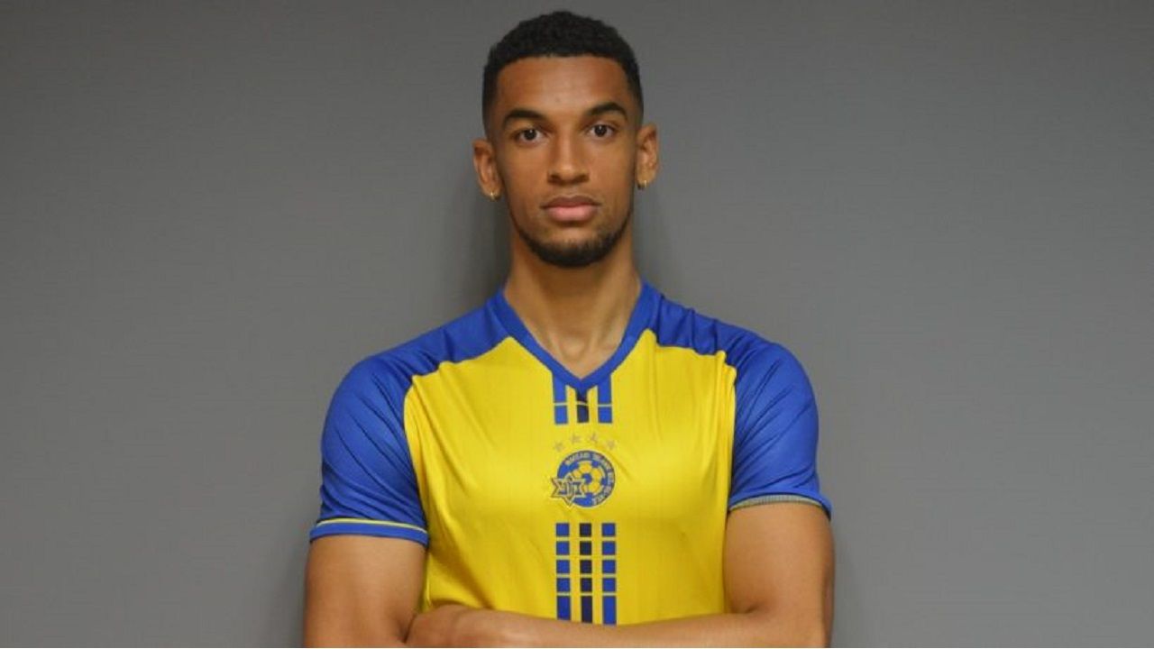 Nick Blackman llega hoy a Gijón para fichar por el Sporting