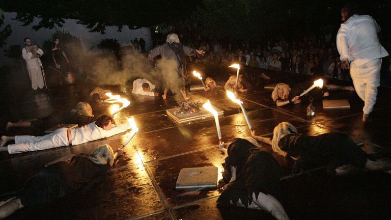 Meigas e Trasgos cumple 50 años: «Bailar en la Noite Meiga es lo mejor ...