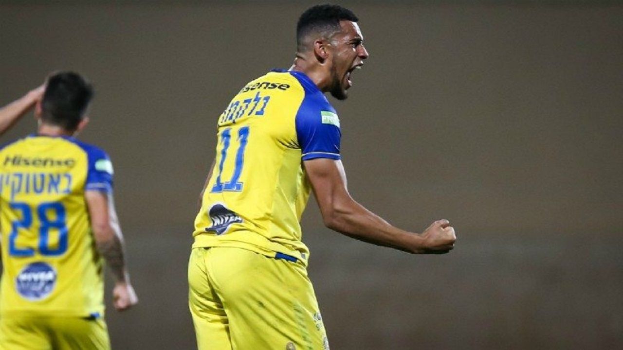 Nick Blackman llega hoy a Gijón para fichar por el Sporting