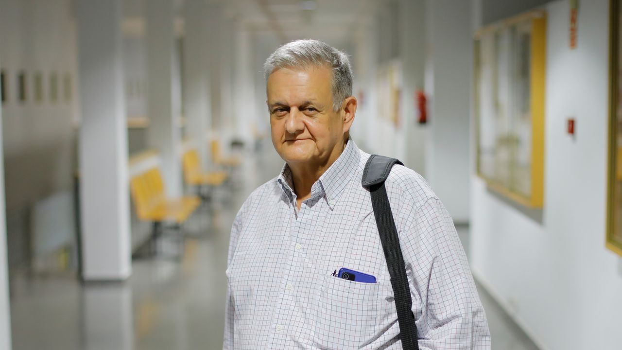 Fermín Navarrina, candidato a rector: «El grado de Medicina es una ...