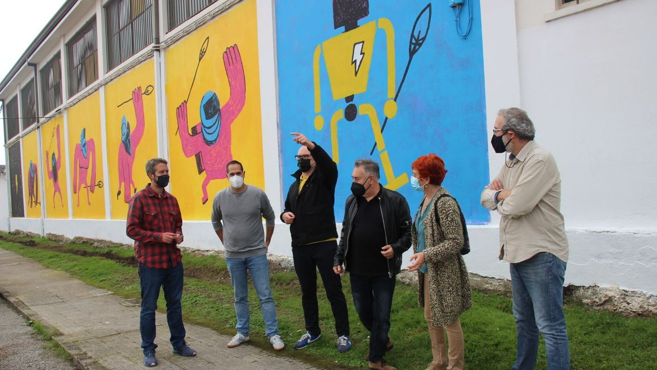 Leandro Barea decora o muro exterior do colexio Fingoi