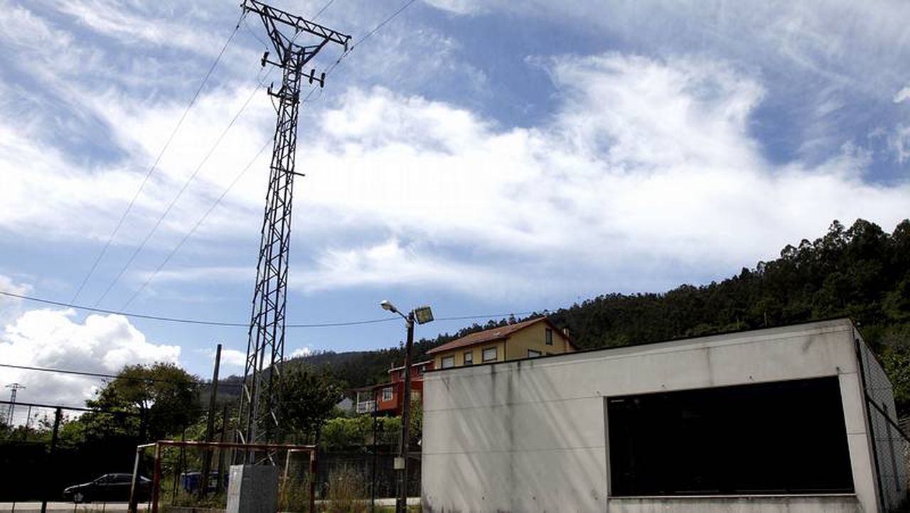 Una torreta eléctrica agua la fiesta a los vecinos de Argalo desde hace ...