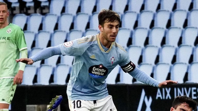 Iker Losada sigue con el primer equipo y podría entrar en la convocatoria