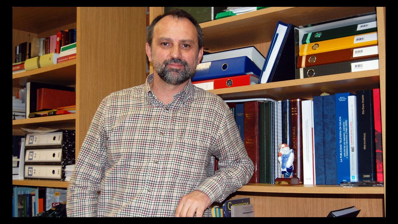 Alberto Pena publica la primera historia de la prensa portuguesa en EE.UU.