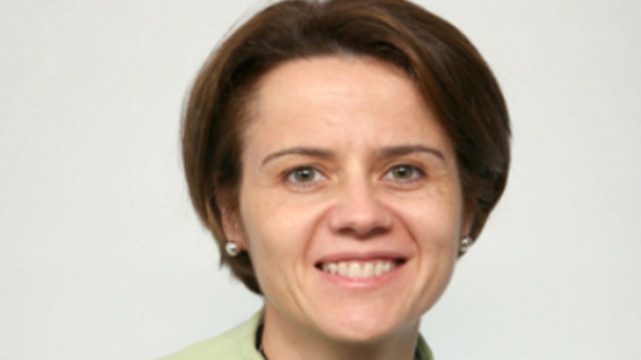 ¿Quién es María Pernas, mindoniense que aspira al premio Top 100 de ...