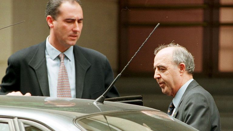 Ingresado en estado grave por coronavirus Rodríguez Galindo, exgeneral ...