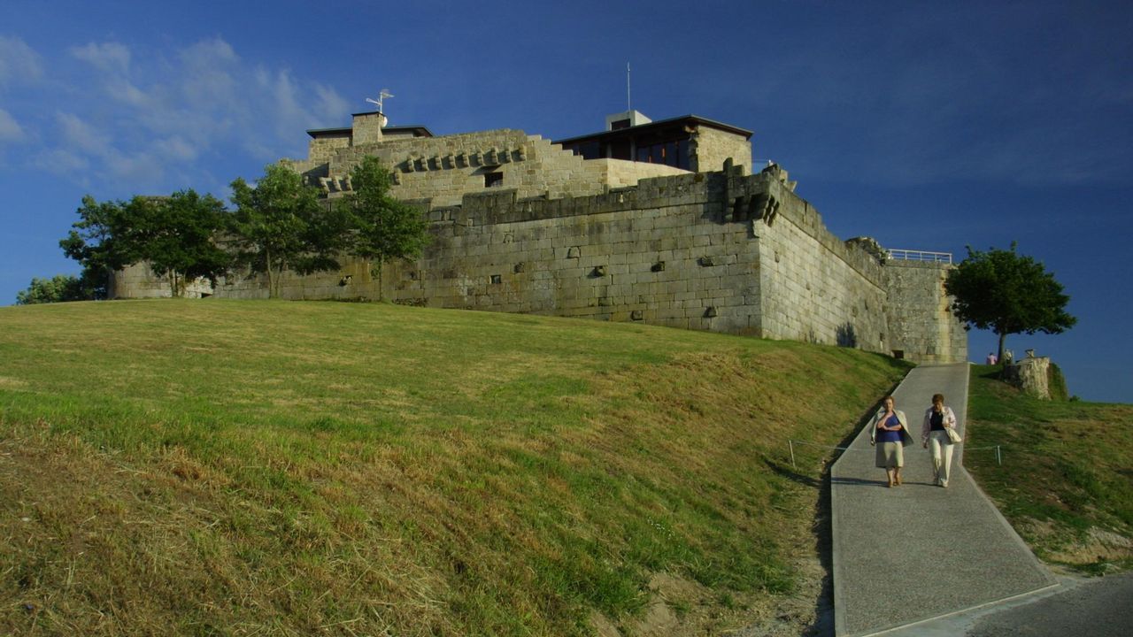El castillo de Maceda ya es propiedad del ayuntamiento