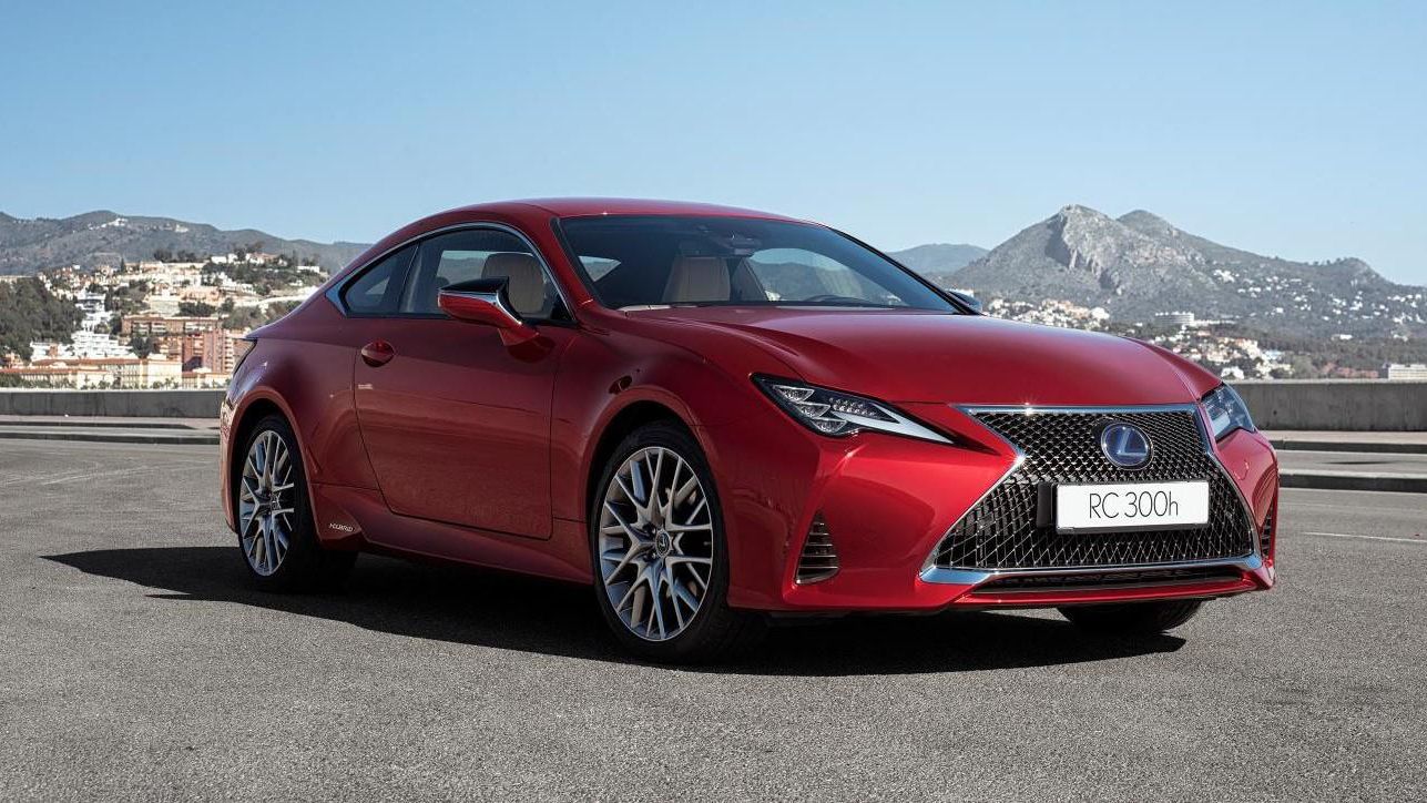 Lexus actualiza el Coupé premium RC 300h