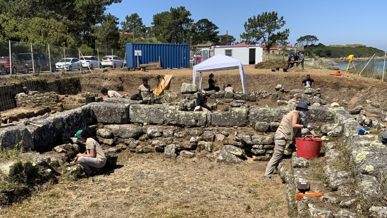 Adro Vello: dieciocho siglos de historia empiezan a salir de entre la arena