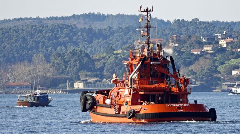 El remolcador Ría de Vigo zarpó de Ferrol para auxiliar a un barco ...
