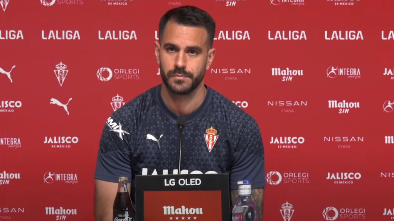 Insua quiere renovar con el Sporting: «Es mi prioridad, me haría muy feliz»