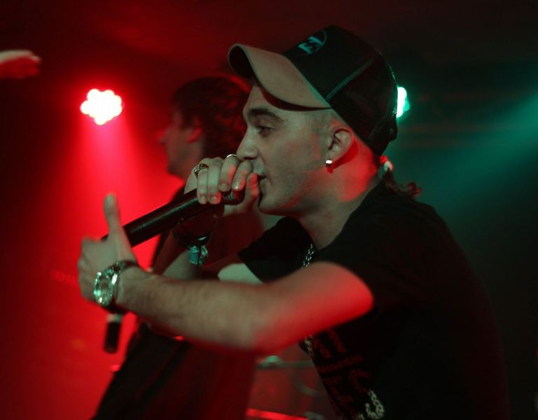 El conocido rapero Arce llega a la ciudad dispuesto a «liarla»