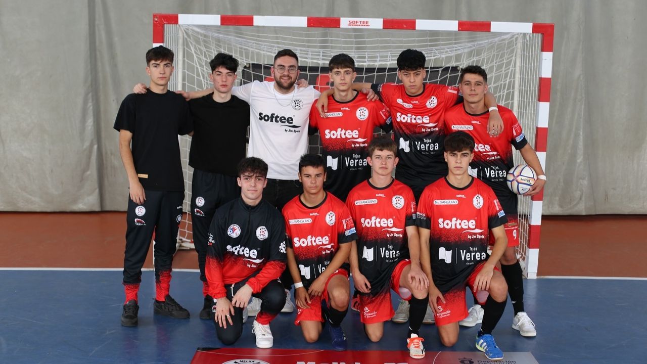 Las familias toman las riendas del club federado de fútbol sala de Melide