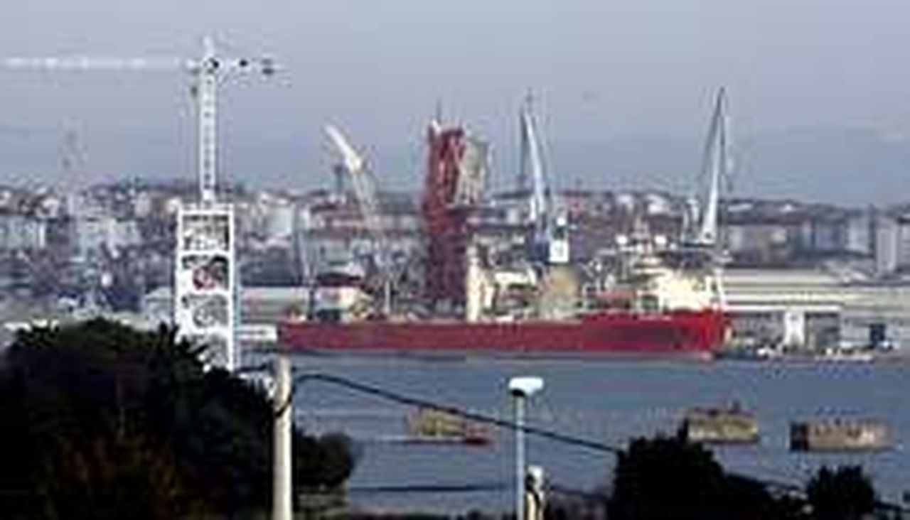 Un buque tubero que permaneció 15 días en la ría abandona hoy Ferrol ...