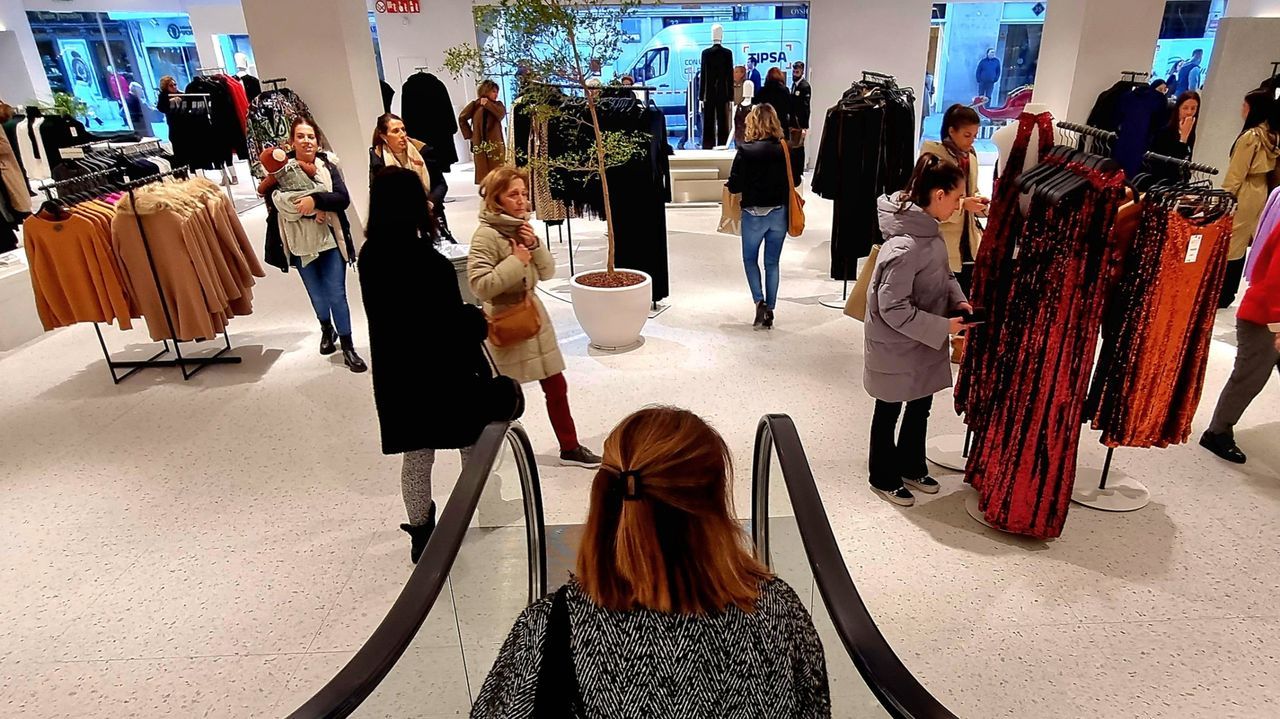 Tiene que haber secciones de hombre y de mujer en las tiendas de ropa?»