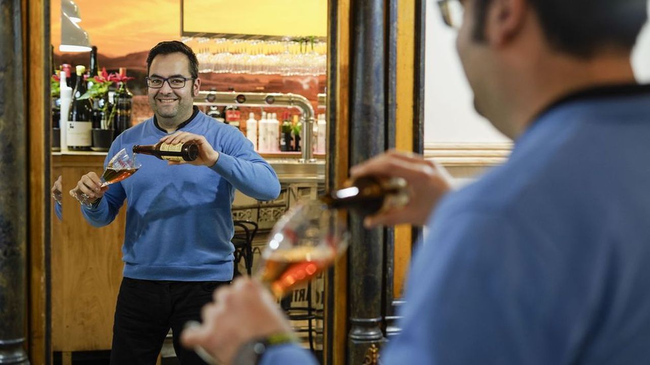 David Esmerodes es cicerone cervecero, un título creado por un ...