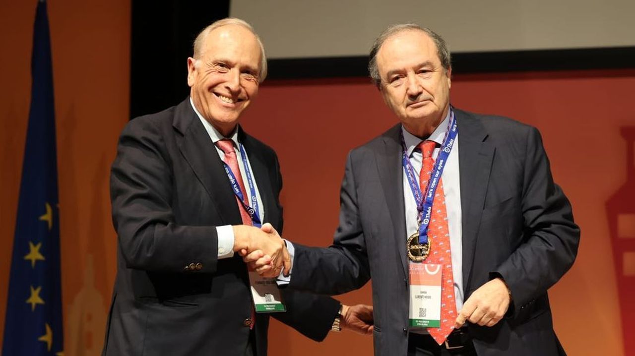 La Sociedad Española de Cirugía Ocular Implanto-Refractiva concede su medalla de honor a Ramón ...