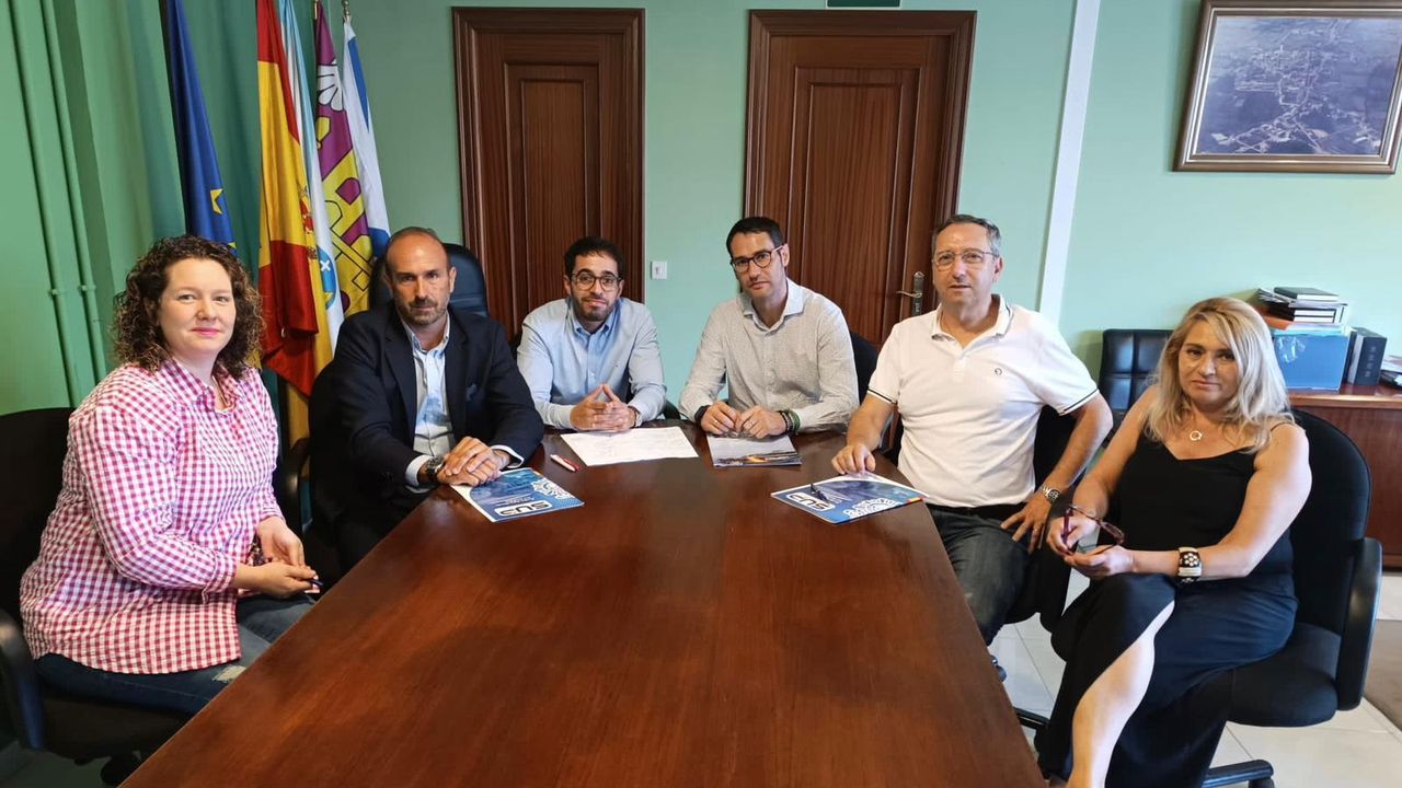 El alcalde de Santa Comba y el sindicato SUP reclaman una oficina del ...