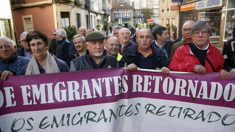 Indignación entre los descendientes de los emigrantes que quedan fuera ...