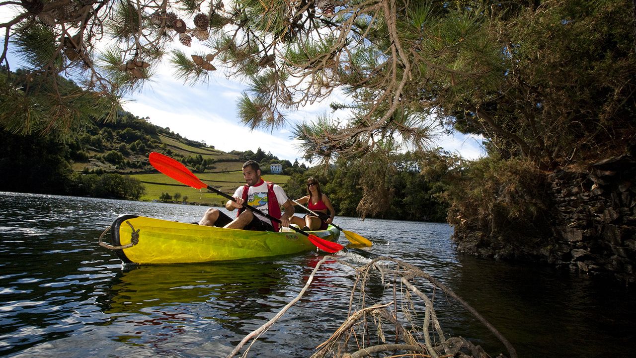 Del embalse de Arbón a la ría de Navia en canoa