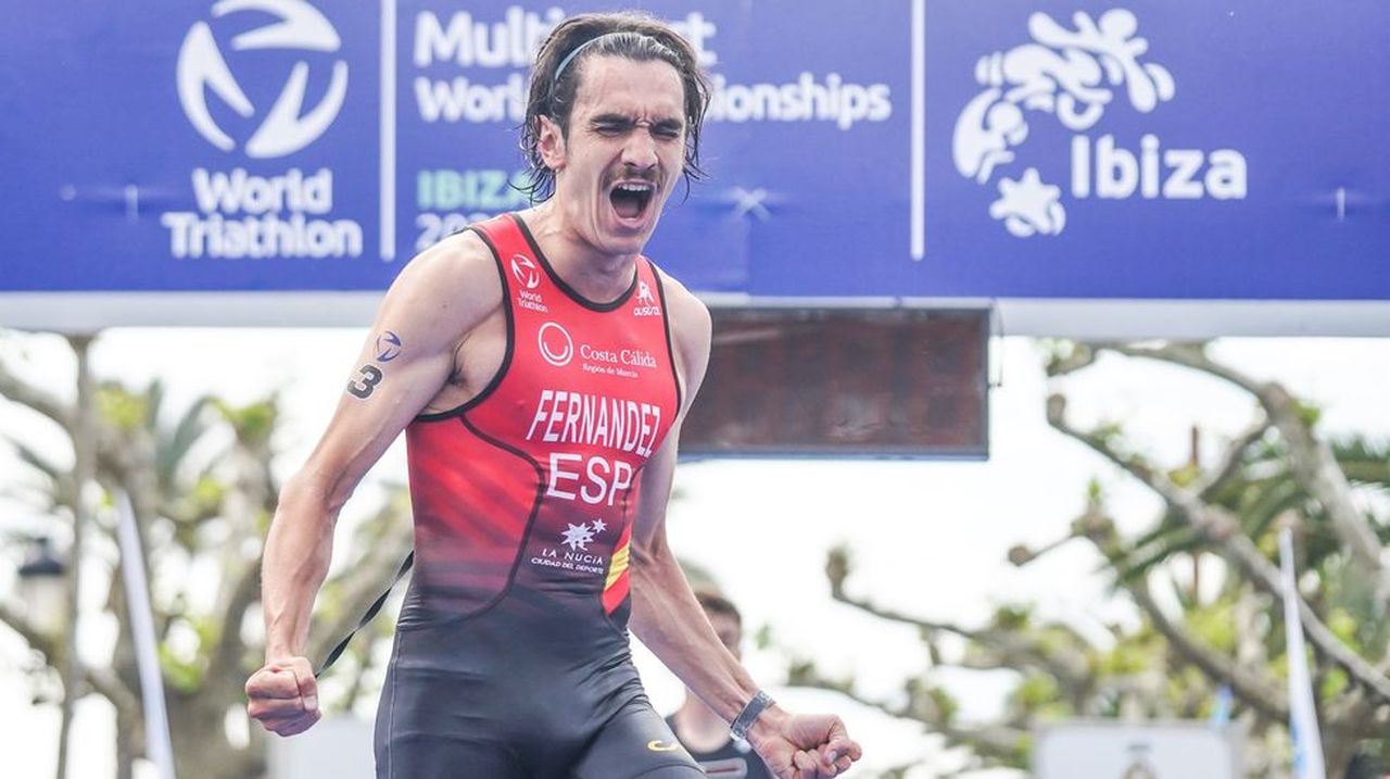 Cristian Fernández, del Triatlón de Santiago, campeón del mundo de acuatlón