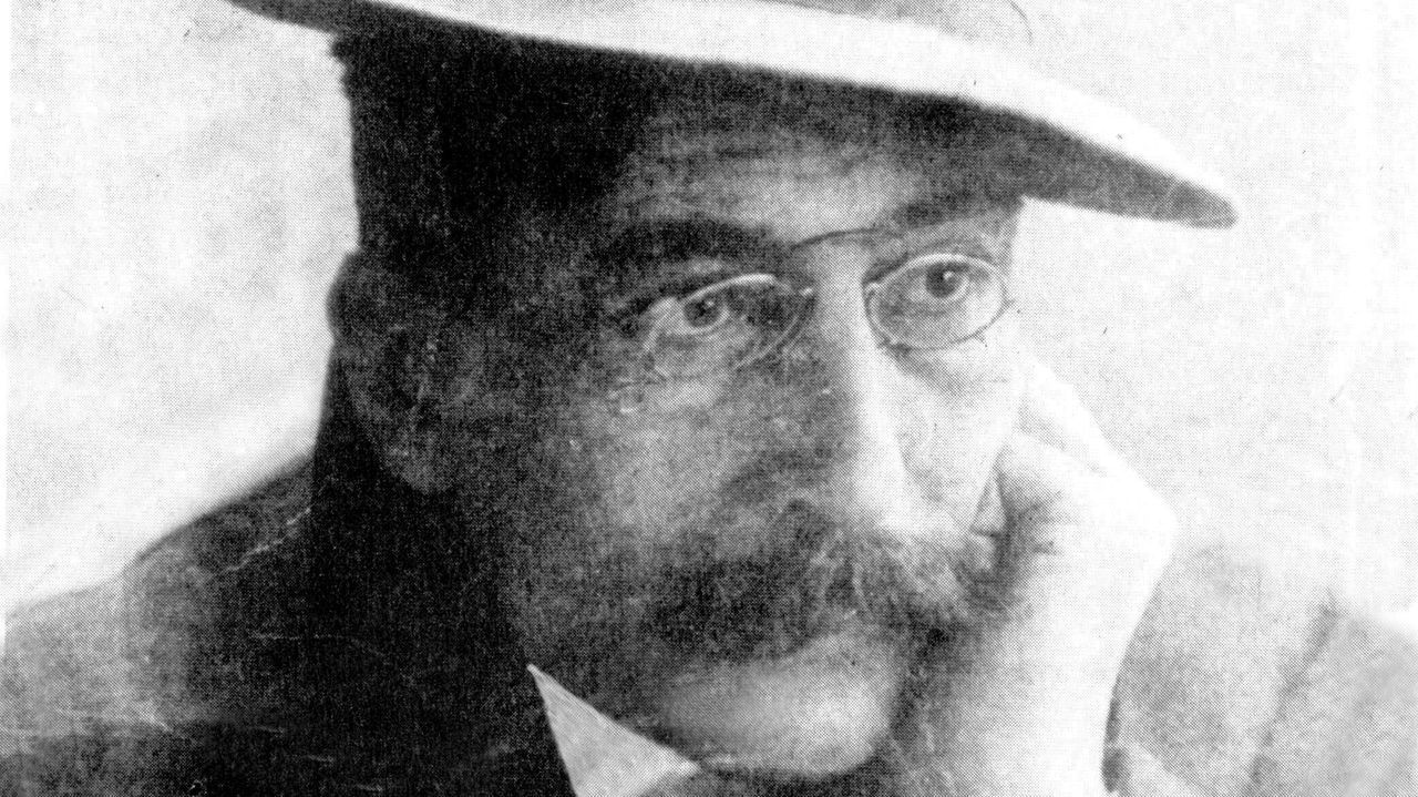 Labarta Pose y su pluma «da terra», en el Colexio de Fonseca, Santiago